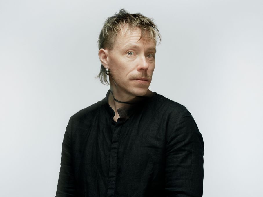 Muusikko-valokuvaaja Ville Maljan omakohtainen esikoisromaani kuvaa vi ...